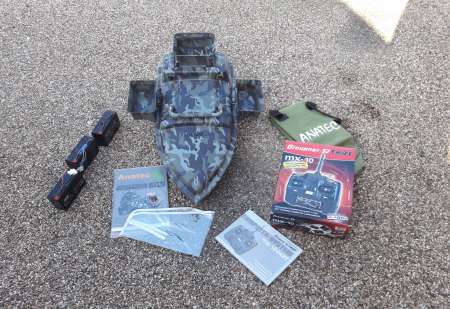 Bateau amorceur Anatec 3 bacs monocoque acheter et vendre gratuitement